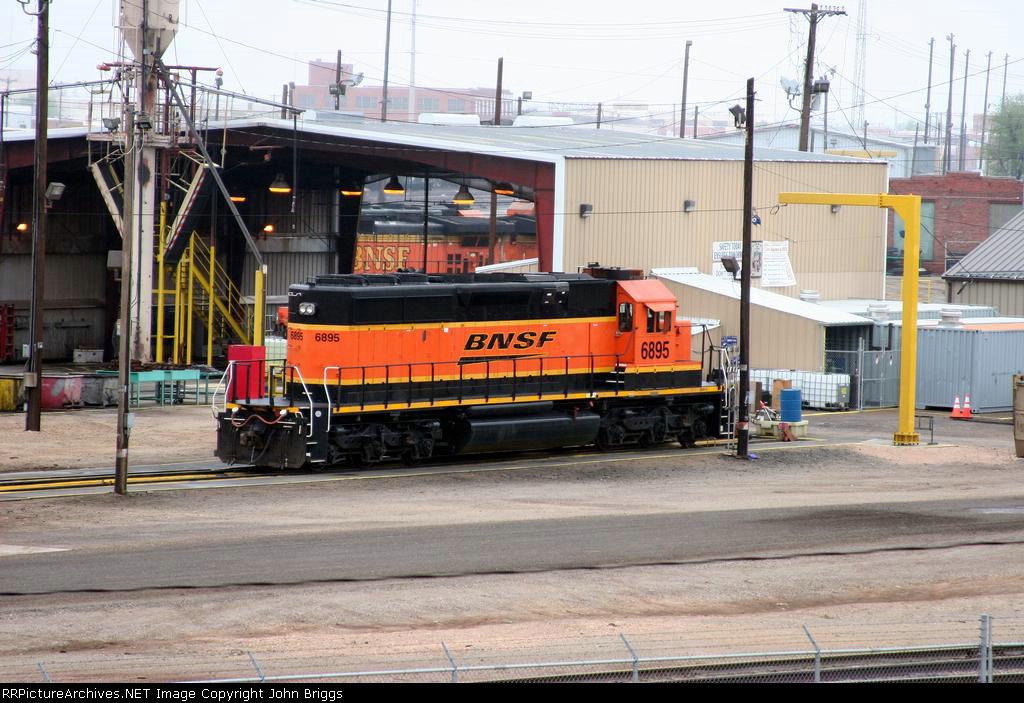 BNSF 6895